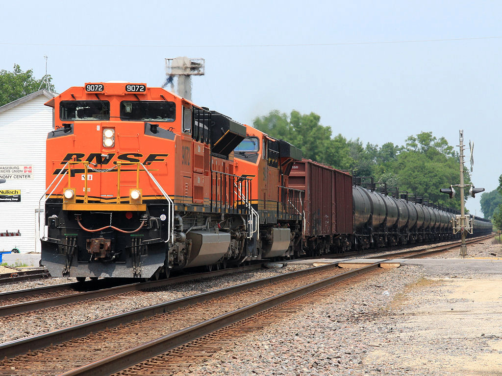 BNSF 9072
